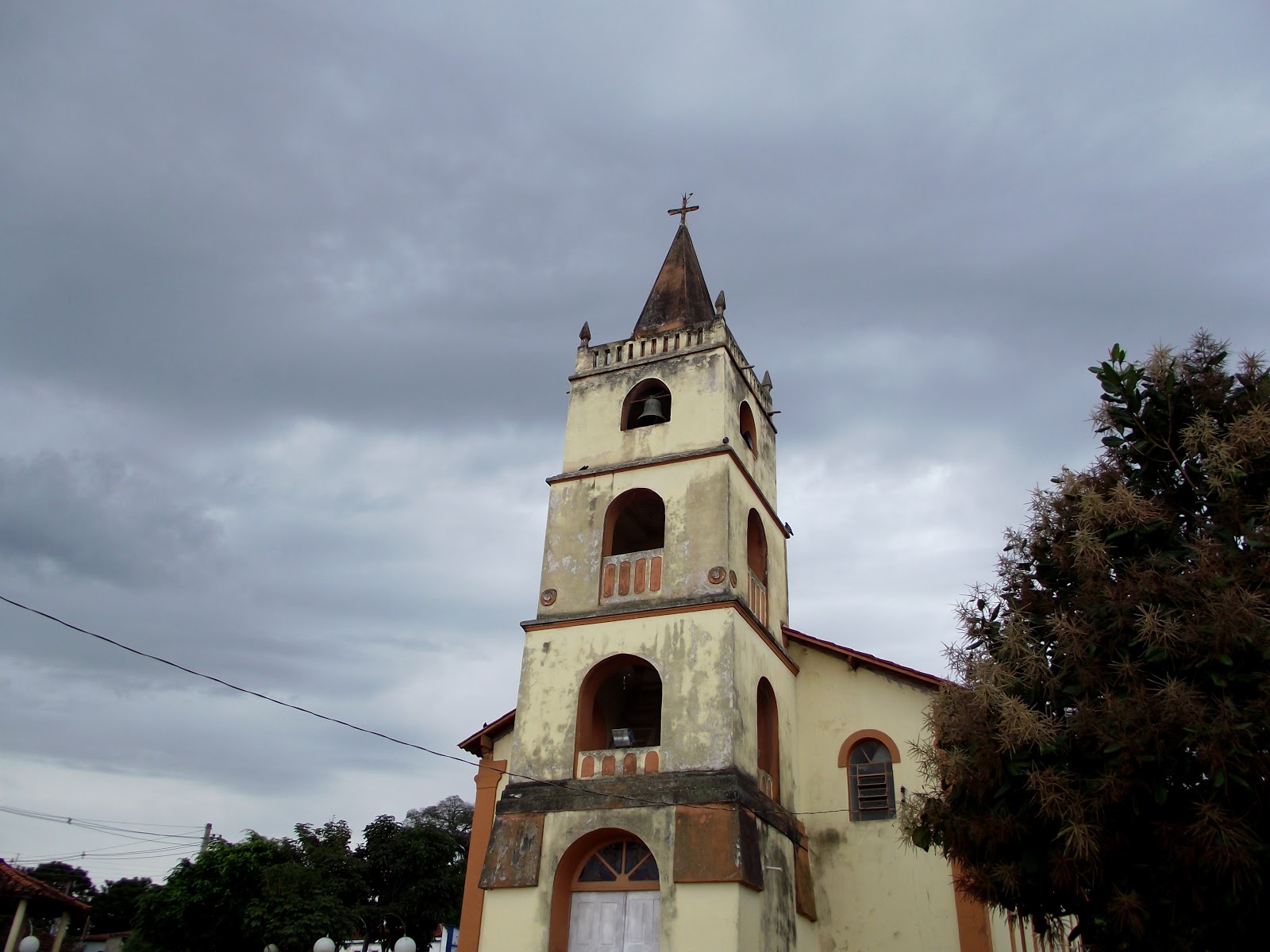 OS MELHORES LUGARES PARA AS GRANDES AVENTURAS : MACAIA / MG - IGREJA