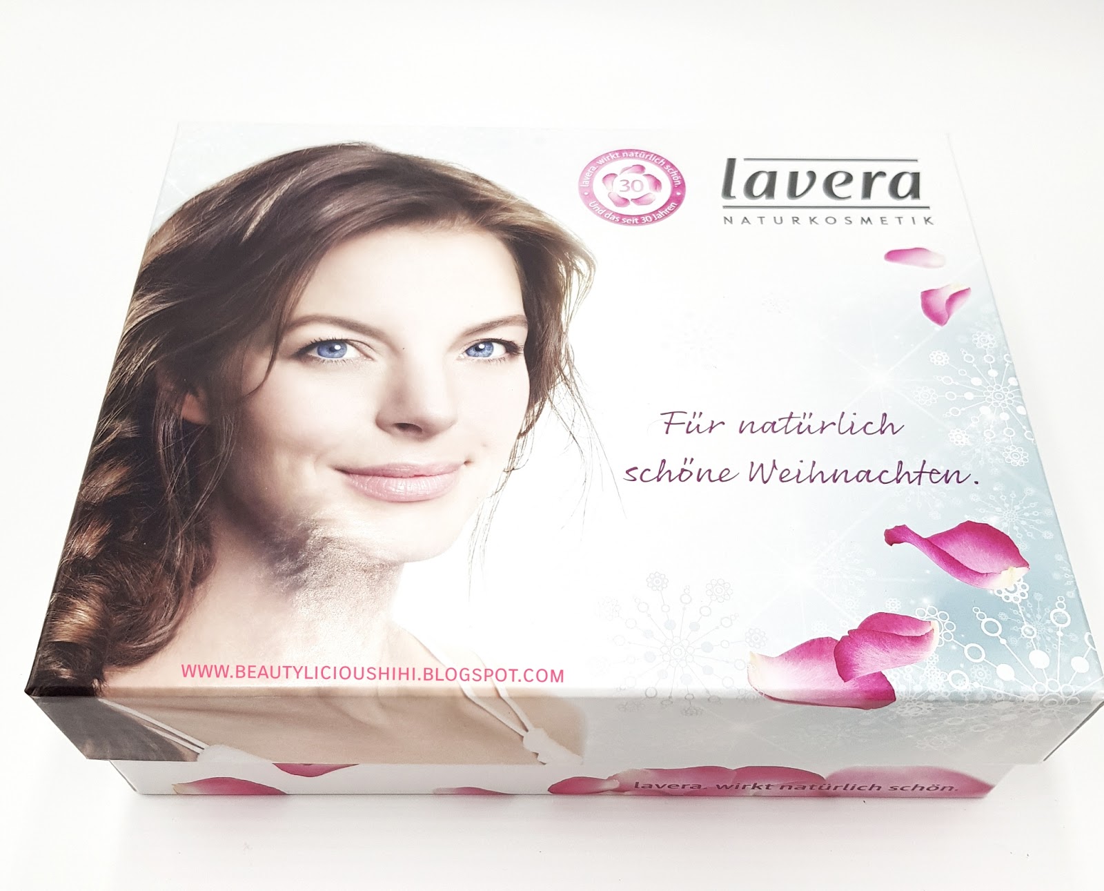 Beauty. ♥: Lavera Christmas Edition Box [Unboxing]