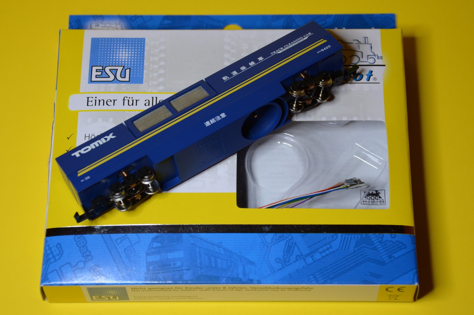 My Miniature Worlds: Tomix N-scale cleaning car DCC conversion