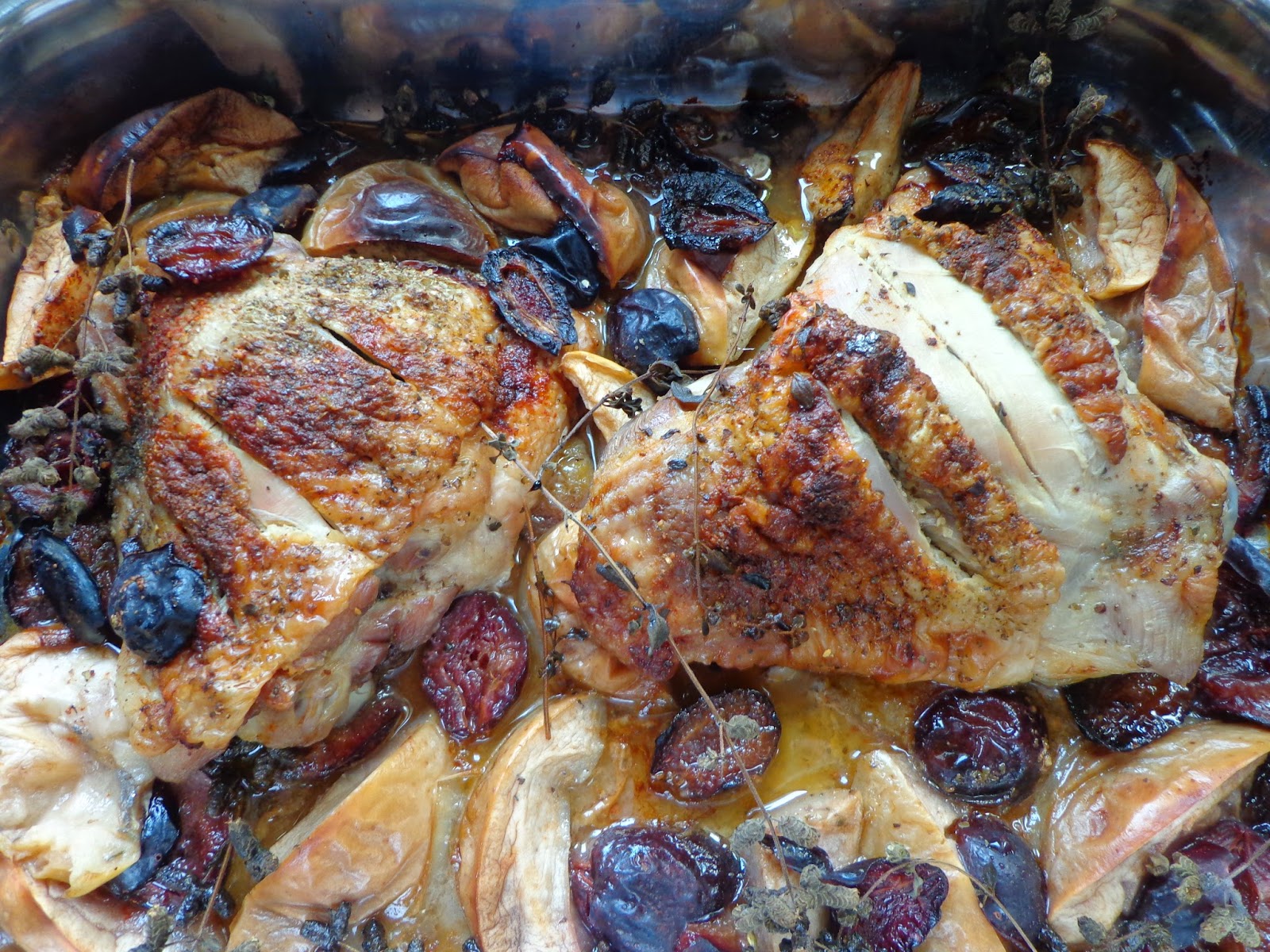 Smaki Ewy: Udziec z indyka pieczony w aromatycznych jabłkach i śliwkach