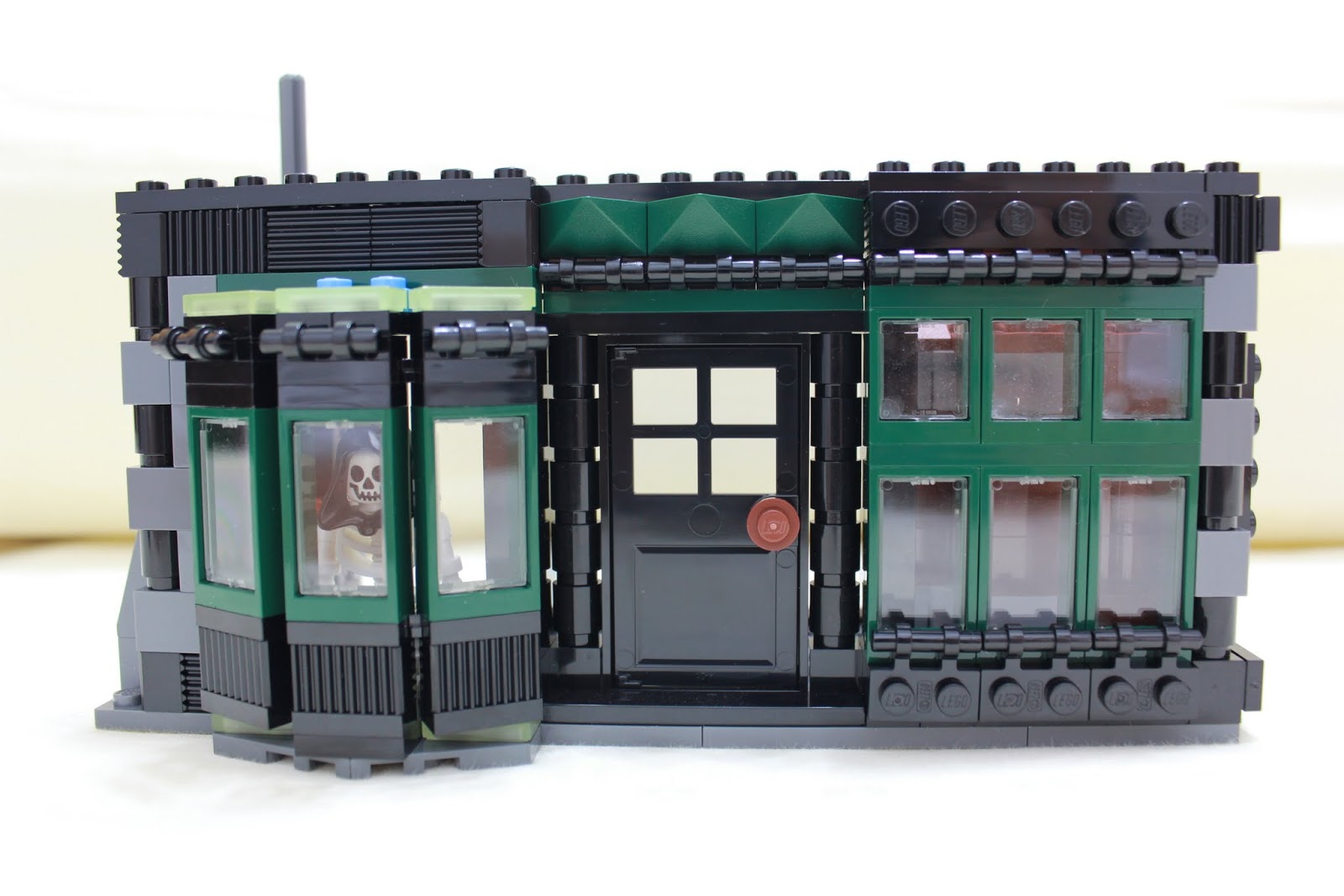 lurkerr's blog: Lego 10217 Diagon Alley - Borgin and Burkes