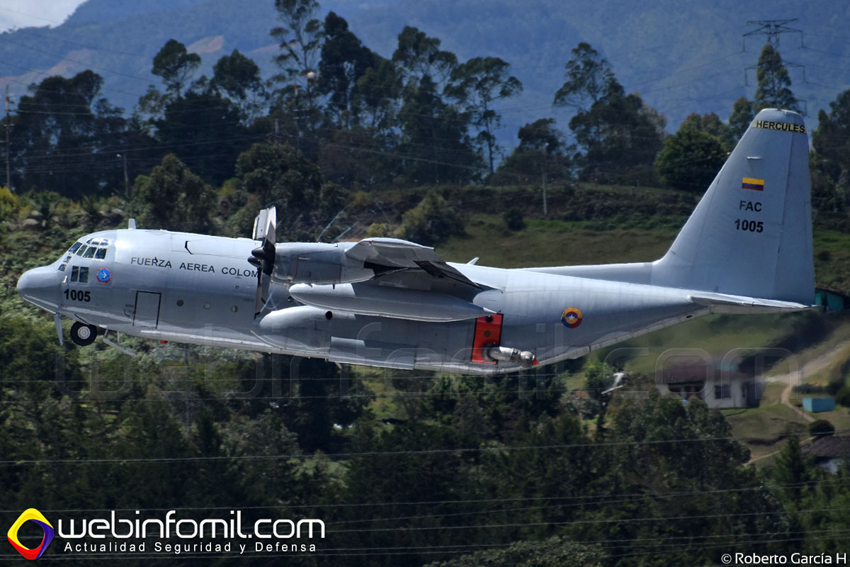 Con un C-130 Hércules equipado con el sistema MAFFS II, la Fuerza Aérea ...