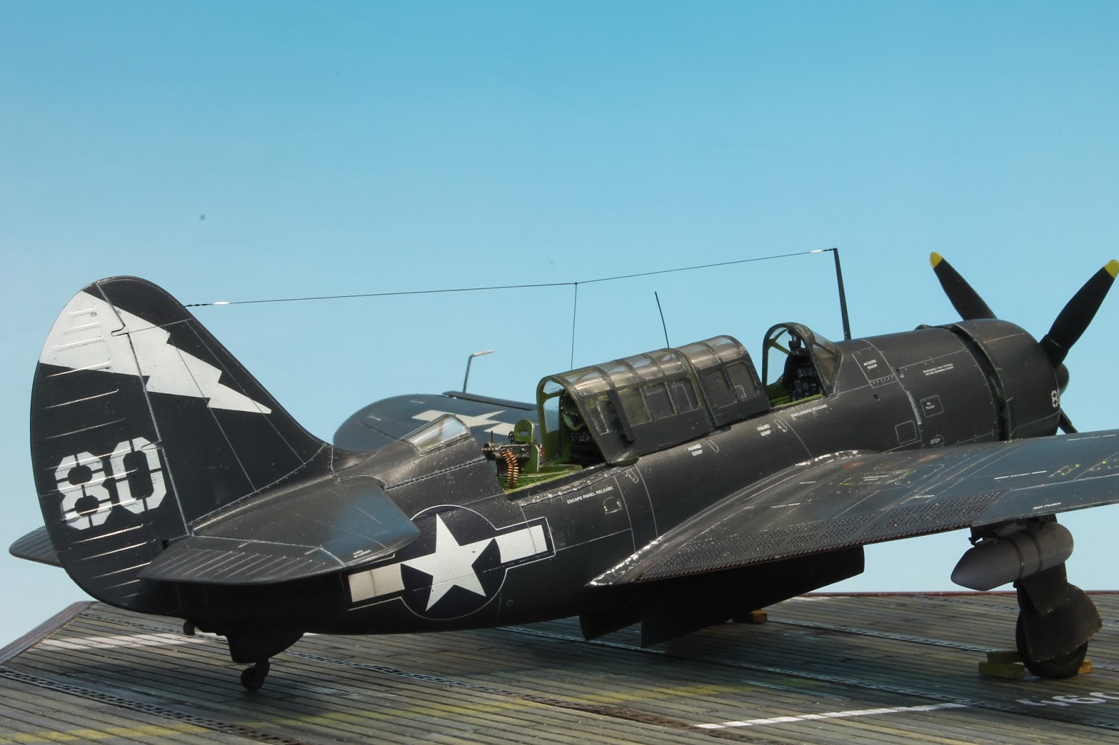 Istvan Michalko's scale models: Curtiss SB2C-4E Helldiver 'White 80 ...
