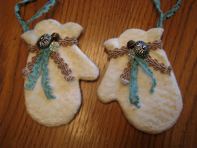 sew into crafts: the lost mittens