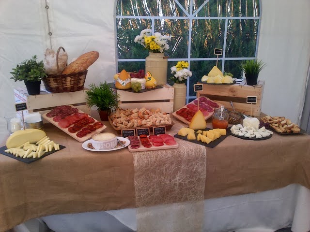 Fiestas con encanto: Stands temáticos o de cocina en vivo