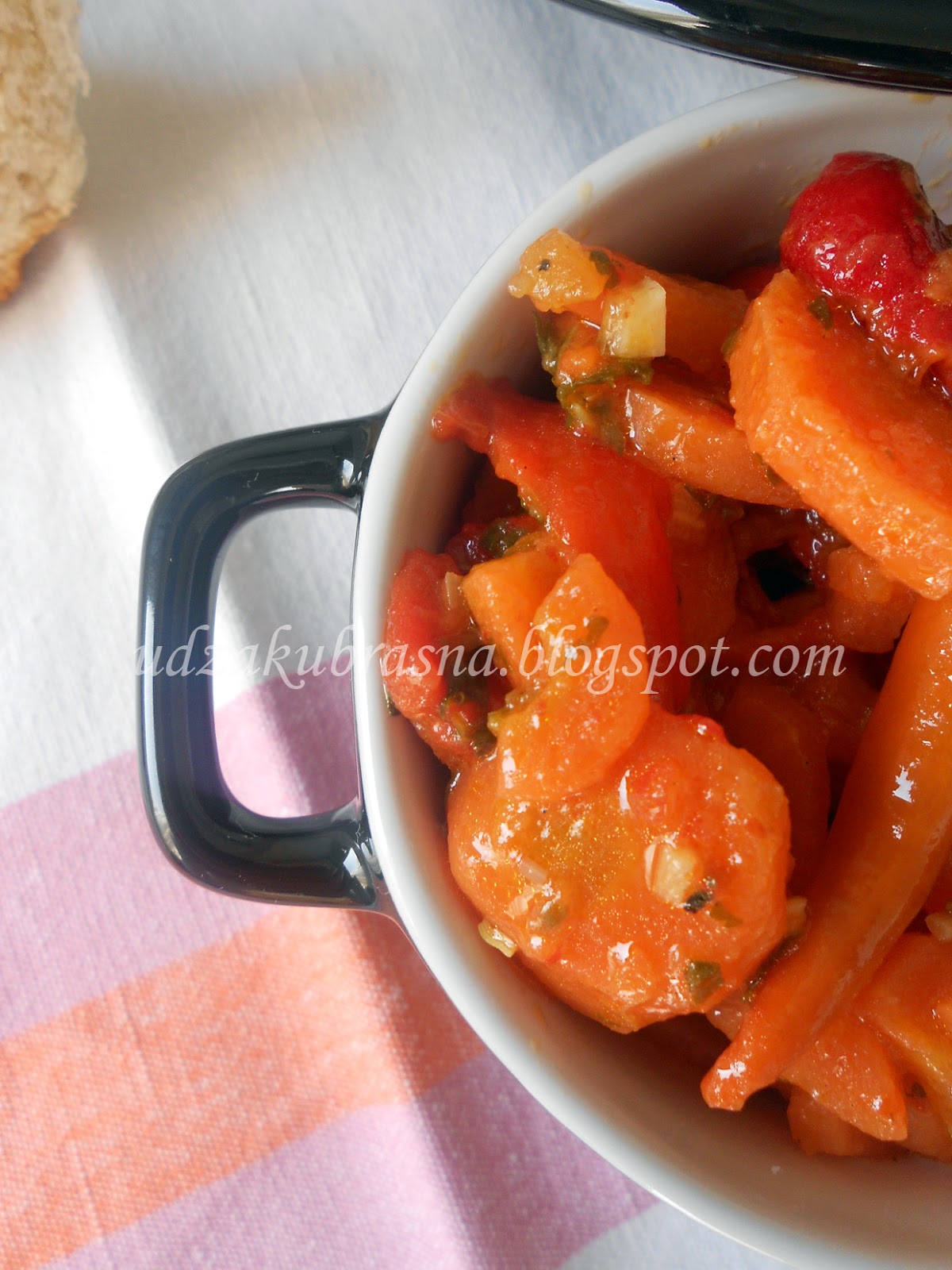 U dzaku brasna: Salata od šargarepe i pečenih paprika