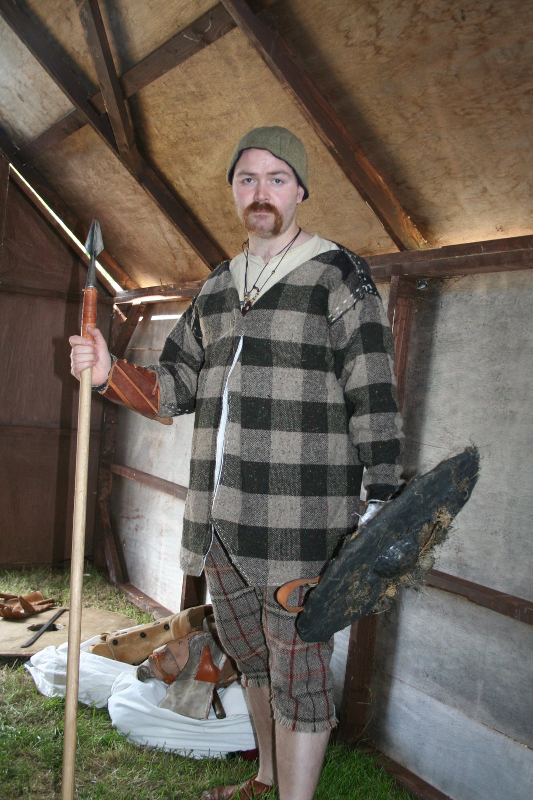 Buskador's LARP: How to make a basic larp boffer spear