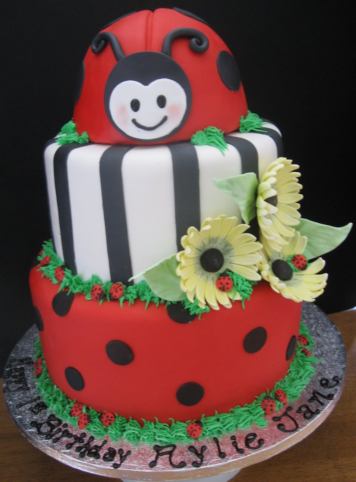 Desserts by Dawn: Lady Bug cake