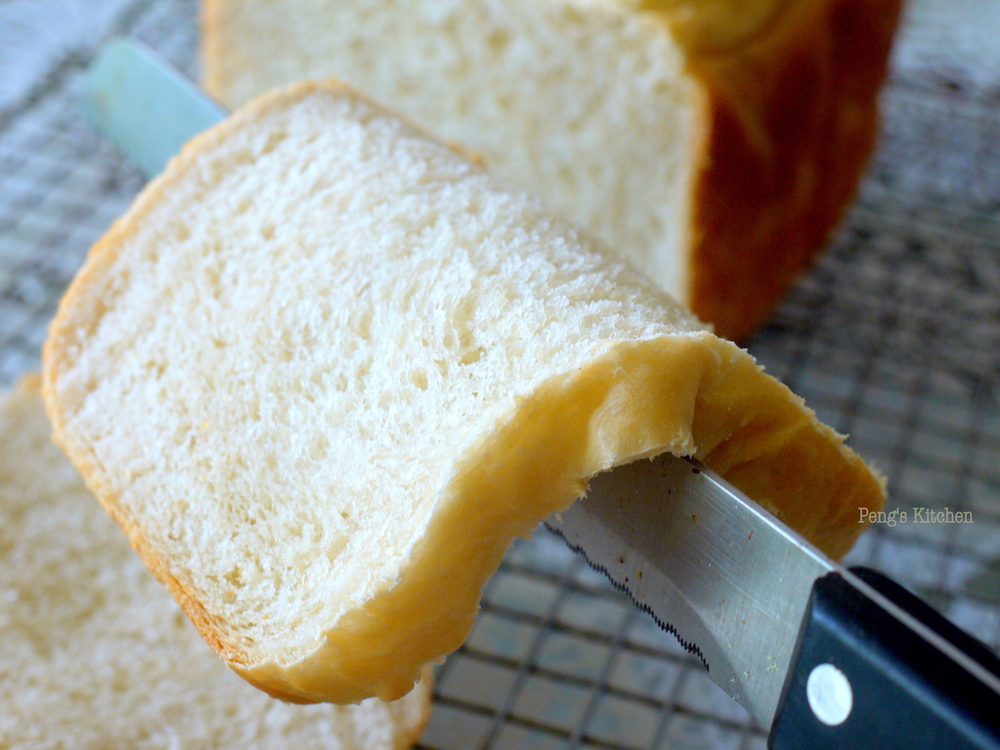 Peng's Kitchen: Basic White Bread (Bread Machine)