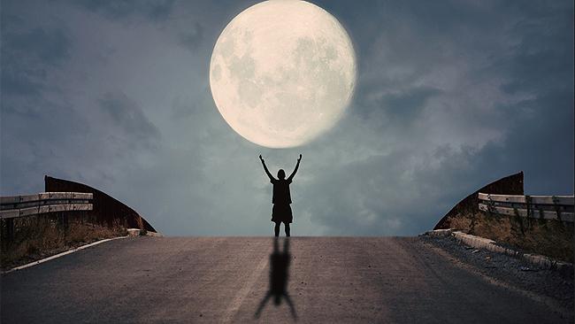 Beautiful Pictures: Adrian Limani: Man Slam Dunks And Jumps Over The ...