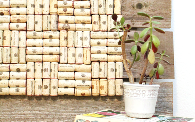 How to Recycle Used Wine Corks into a Rustic Bulletin Board | Creative ...