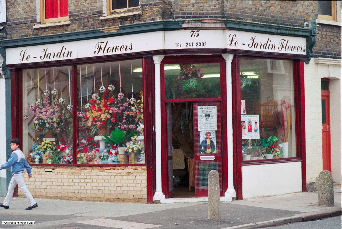 33 Fascinating Photographs That Show What London Shops Looked Like in ...
