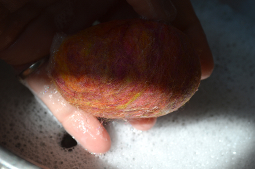 Marvelously Messy : Wet Felted Easter Egg Tutorial