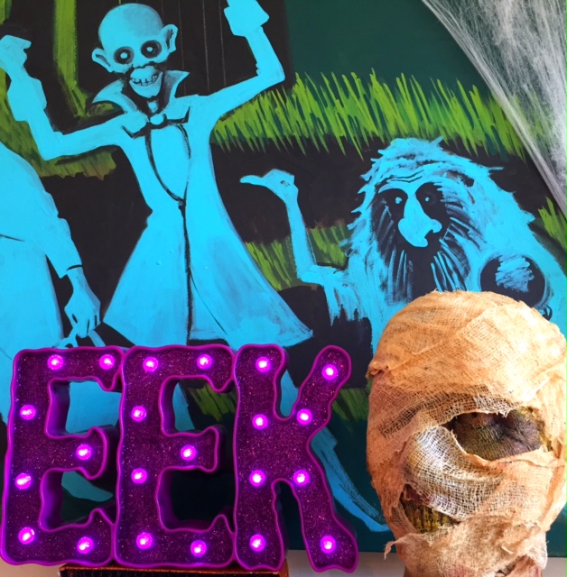 Cassie Stephens: Halloween Crafts: How to Make a Monster Head!