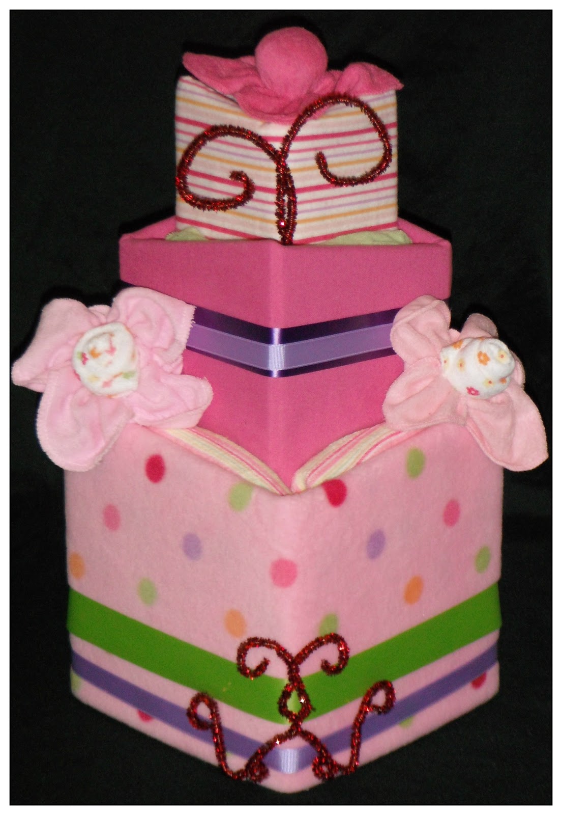 ID-KADO: Gâteaux Forme de M et Rond à Étages