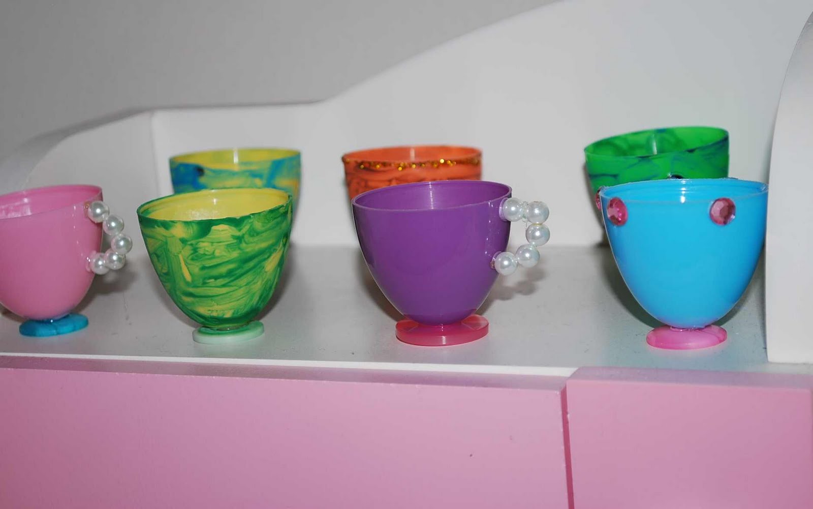 The Moody Fashionista: Plastic Egg Tea Cups