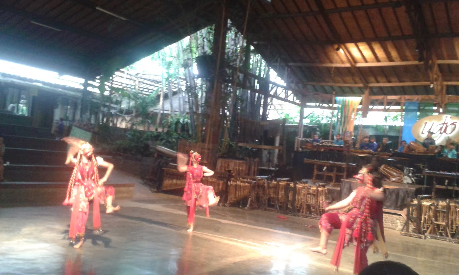 mignonesia: SAUNG ANGKLUNG UDJO, BANDUNG. A MUST VISIT!