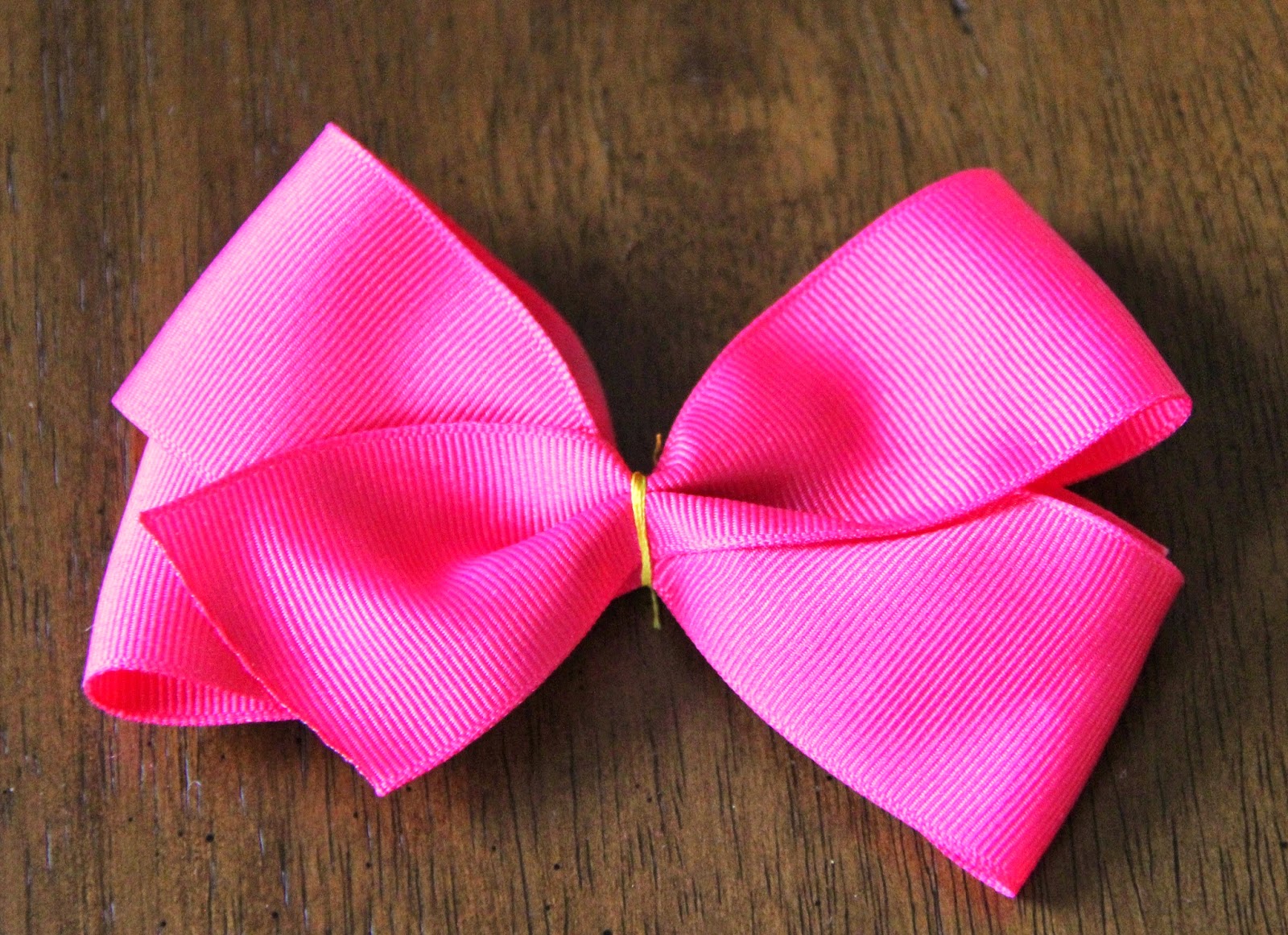 A Little Bolt of Life: DIY Boutique Bows