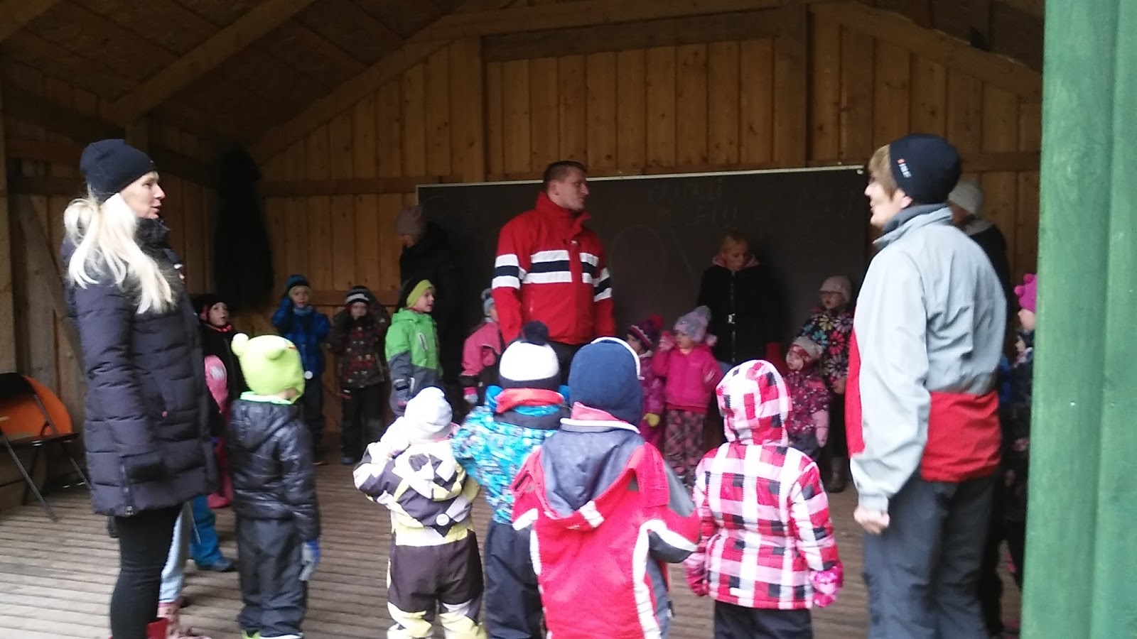 TERA 3e koolijütsid: Tänane"Seene varjus" etteaste Peedu lasteaia lastele