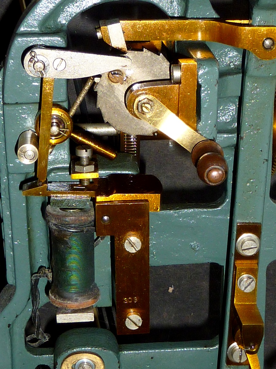 The Gents' 'Pulsynetic' Waiting Train Electric Turret Clock Movement ...