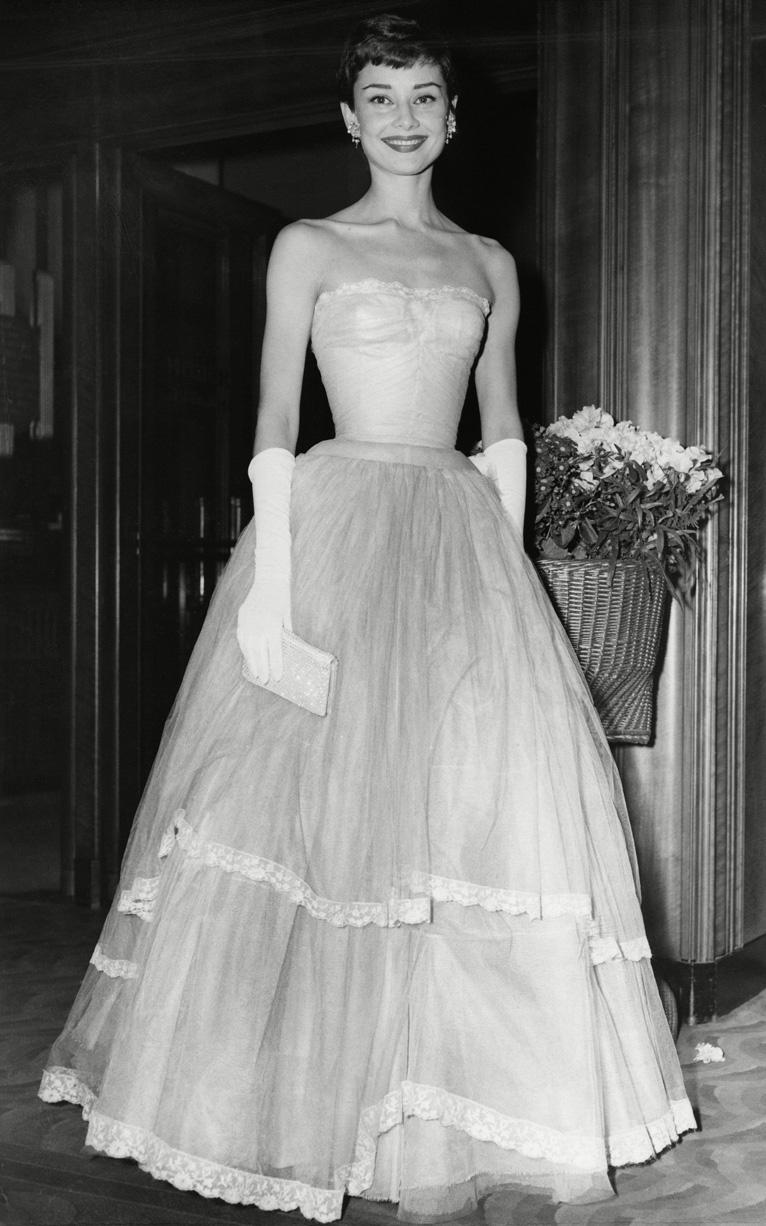 32 Iconic Style Moments of Audrey Hepburn in the 1950s and 1960s ...
