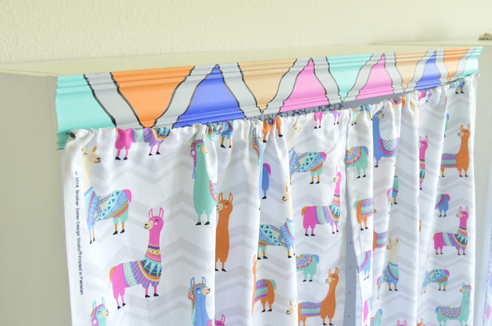 Vikalpah: Bookshelf makeover - How to add curtains to bookshelf