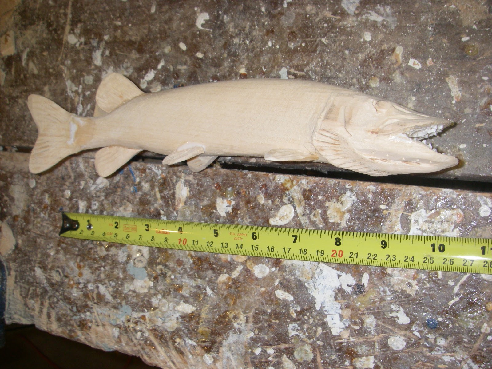 CHARLES WEISS ART: Muskie and Pike Miniature wood carving
