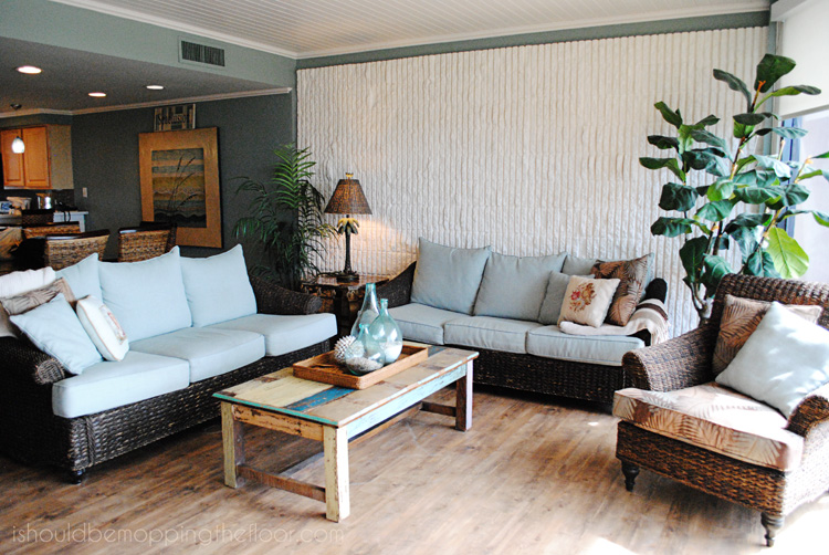 Beach Condo Tour | i should be mopping the floor