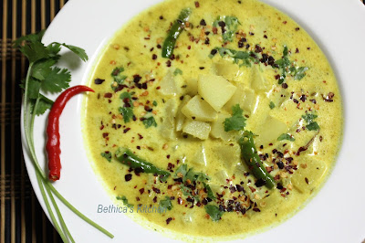 Bethica's Kitchen Flavours: Raw Papaya Soup in Coconut Milk