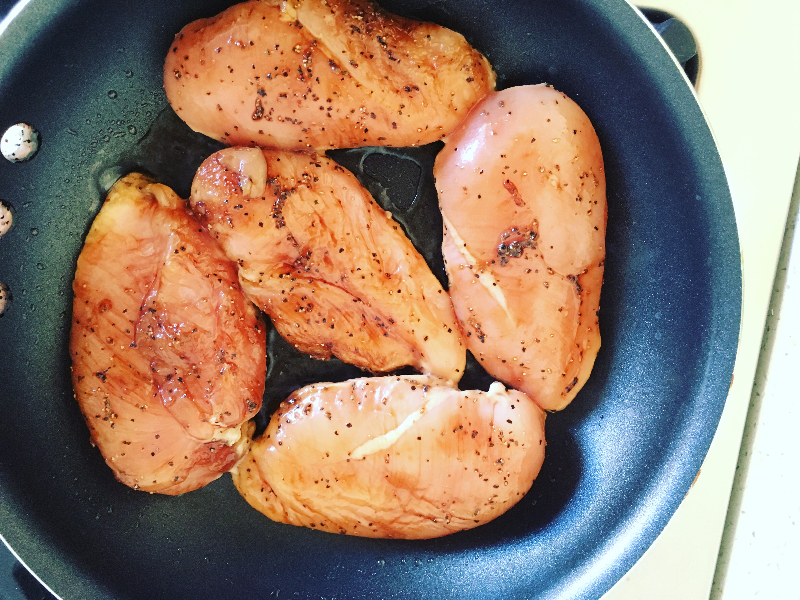 Pechugas de pollo con crema de cilantro - Delirios de Cocina