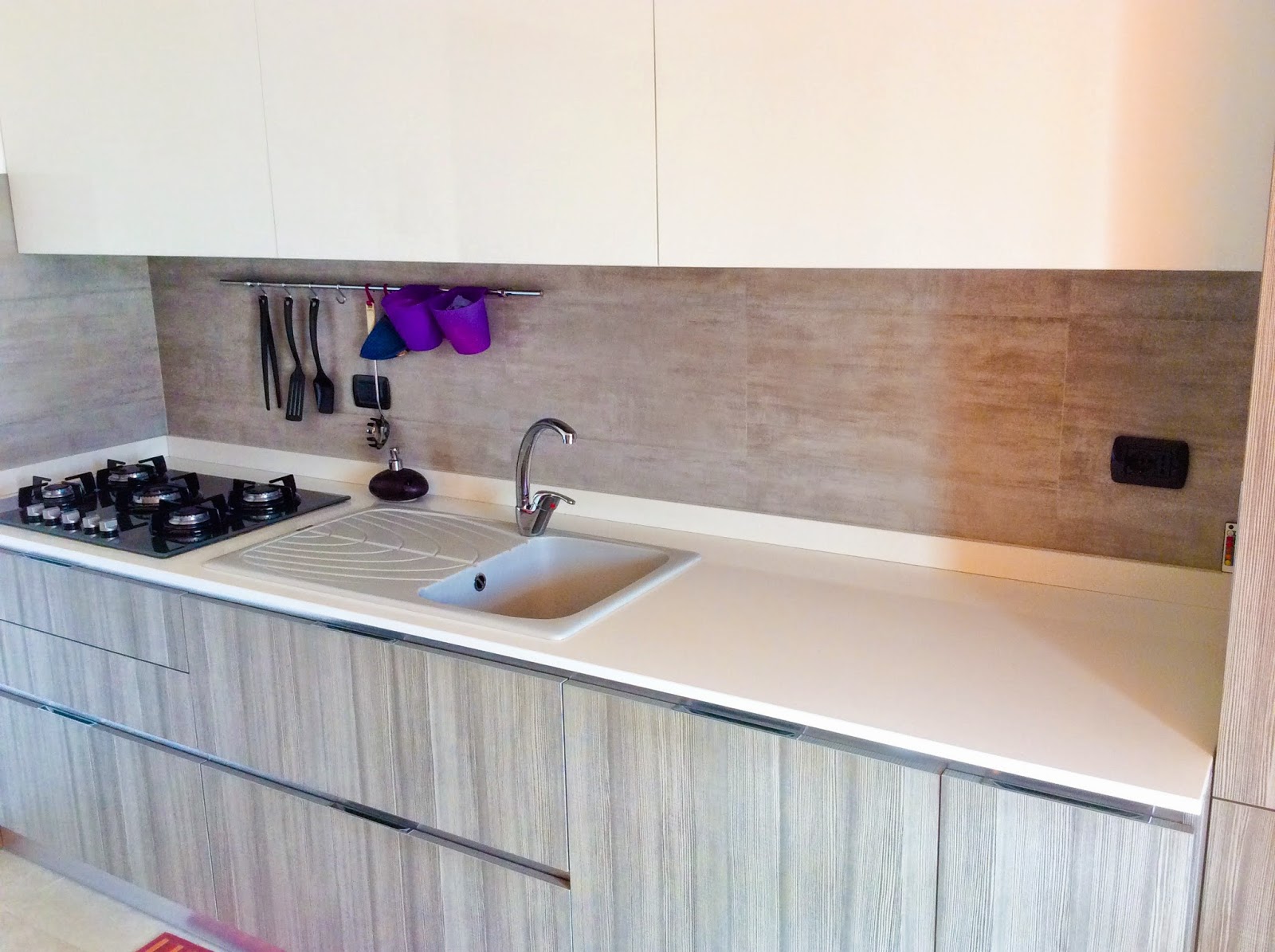 Semplicità in azione: Ripiano della cucina libero! - Clutter-free ...