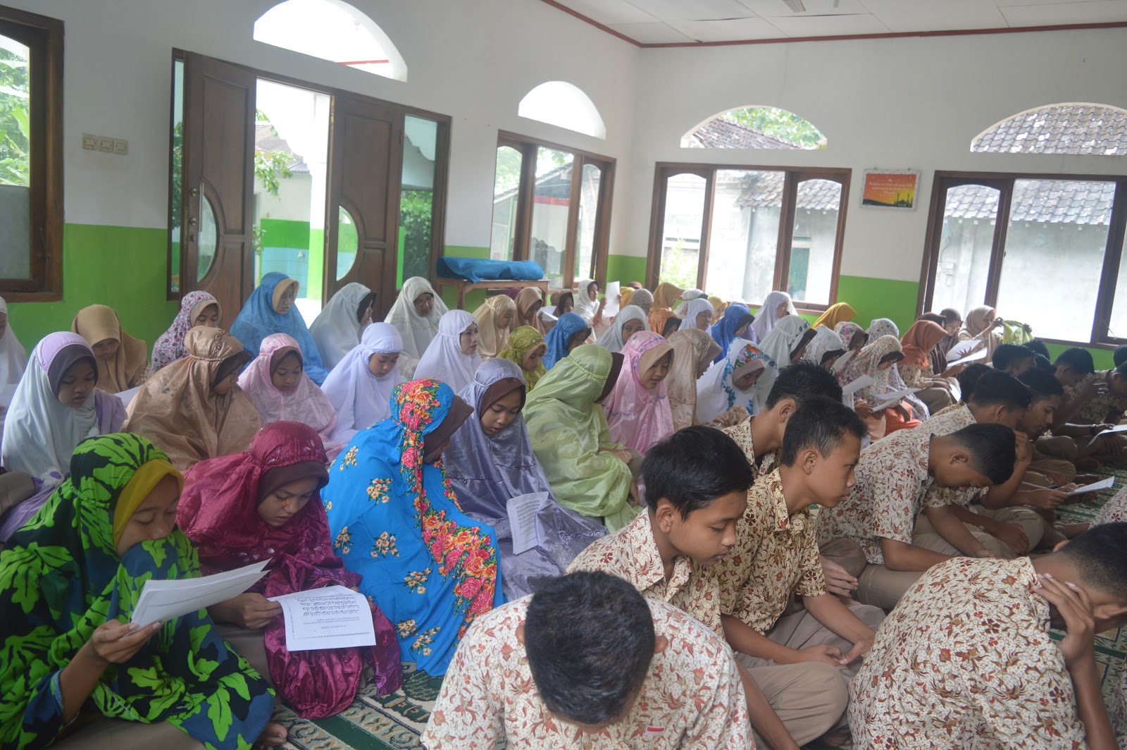 Kegiatan Pembiasaan Jumat Sehat Rohani : Sholat Dhuha | SMP Negeri 2 Dlingo