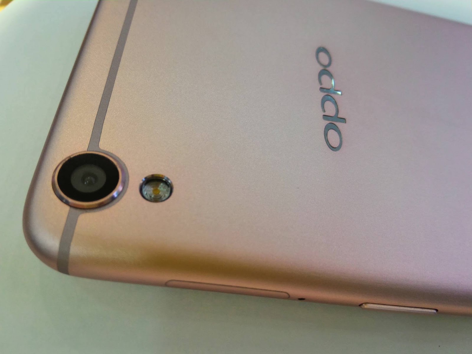 OPPO R9讓你愛不釋手、愛她久久！#R9開箱 - 手機品牌 | ePrice 比價王