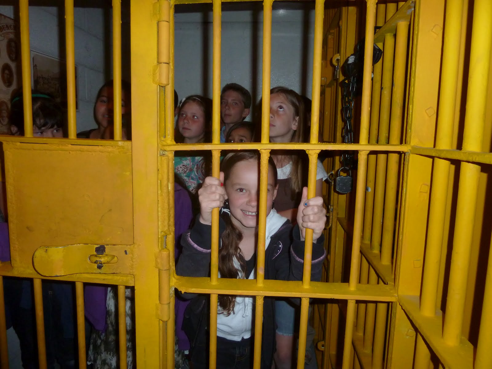 Chaos and Kanji: Footwear? Sentenced? Kids in Jail?