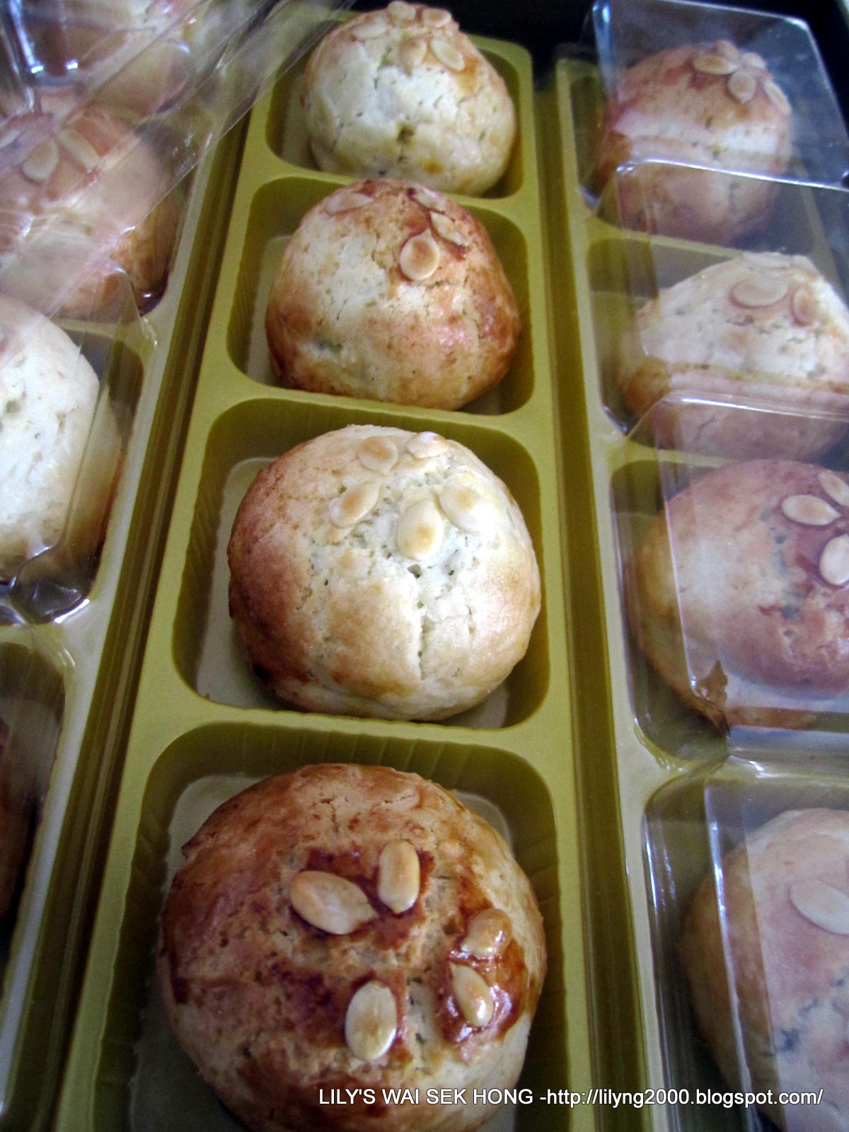 Lily's Wai Sek Hong - Favorites: Mini Shanghai Mooncakes