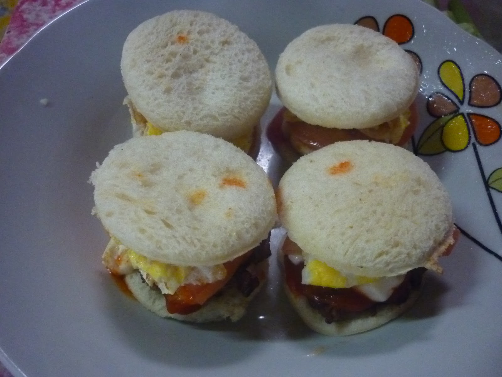 ini kisahnya : Resipi ~ Mini Burger