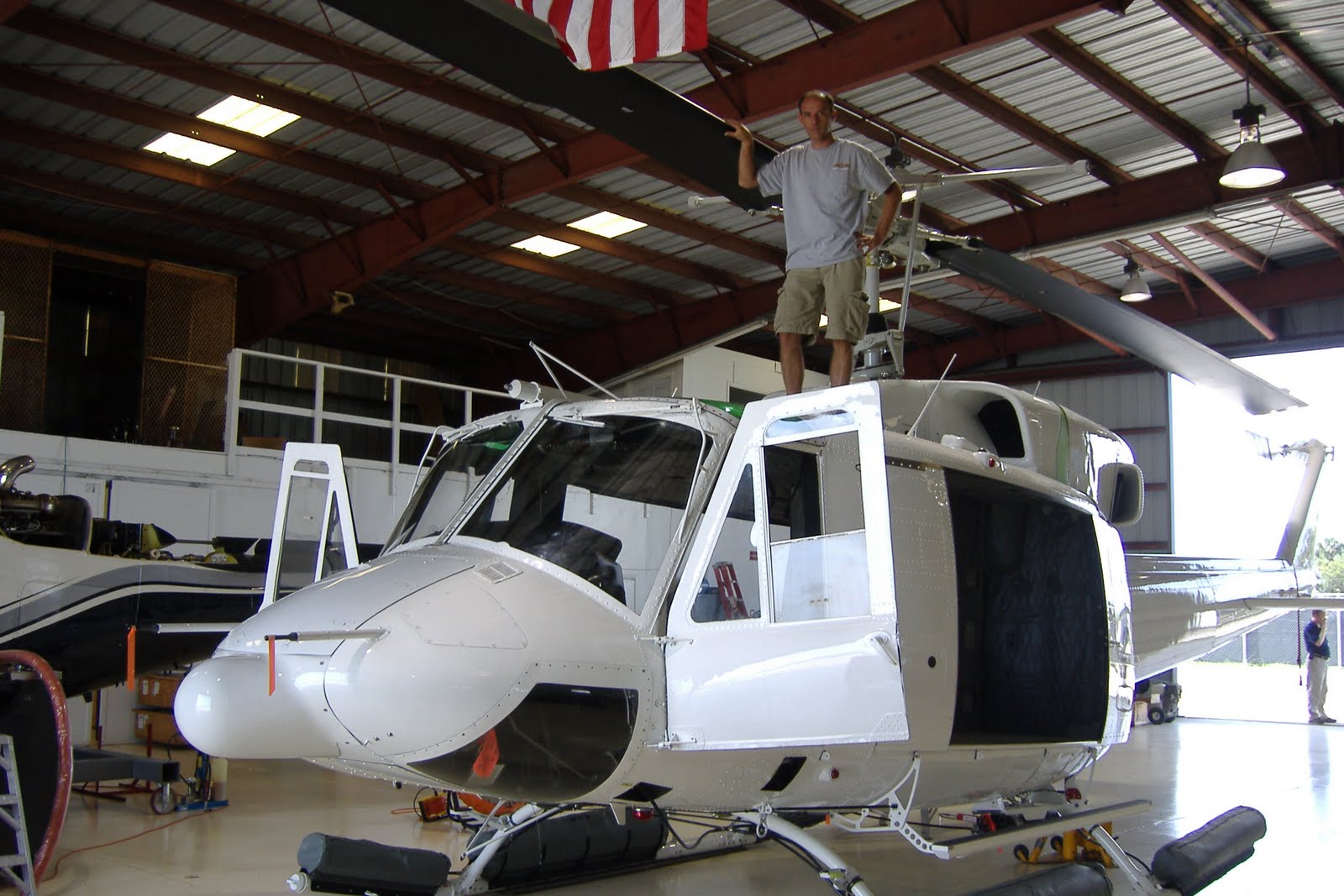 Aero Interiores by L´AEREO: Bell 212 INSTRUMENT PANEL UPGRADE & AVIONICS