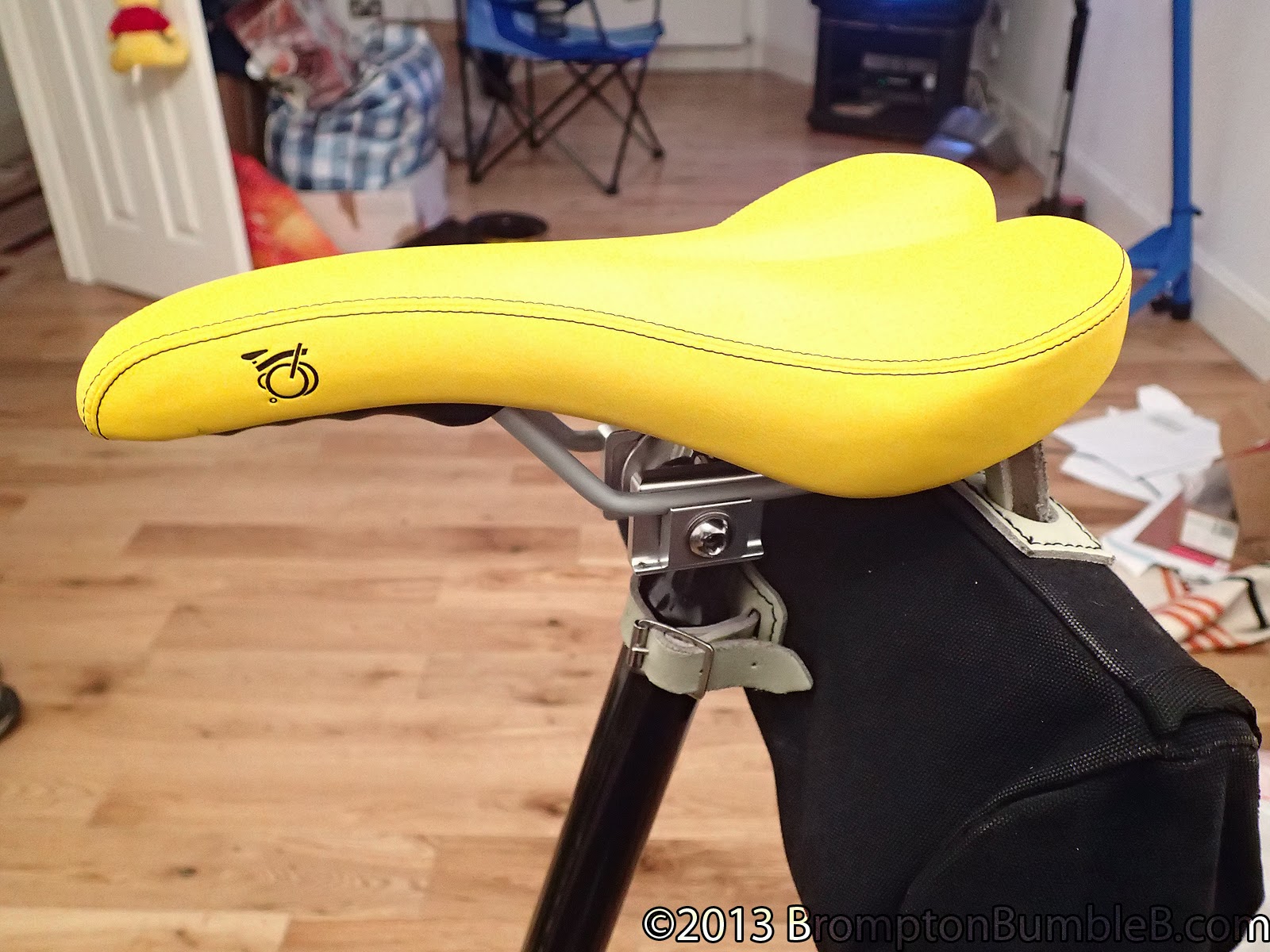 The Legend of the Brompton Bumble B: Does my butt look yellow in this?