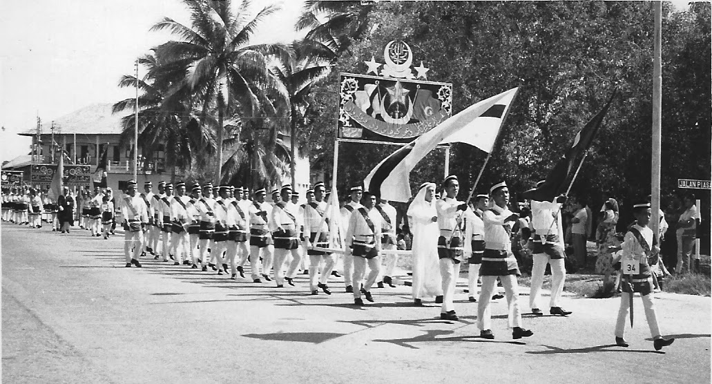 Past Maulid ur Rasul Processions in Brunei 1950s and 1960s