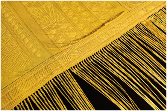 Predatex Silk: 1 Million Spiders Make Golden Spider Silk fabric for ...