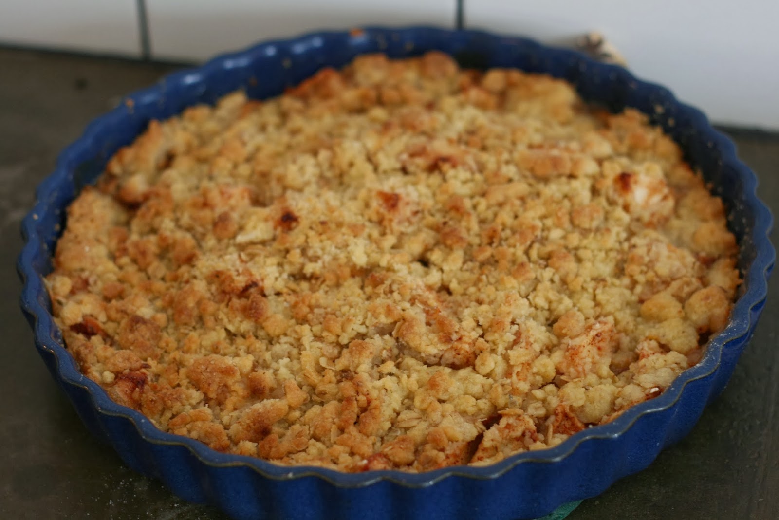 Hemma Med Alex: Knäckig smulpaj med äpplen