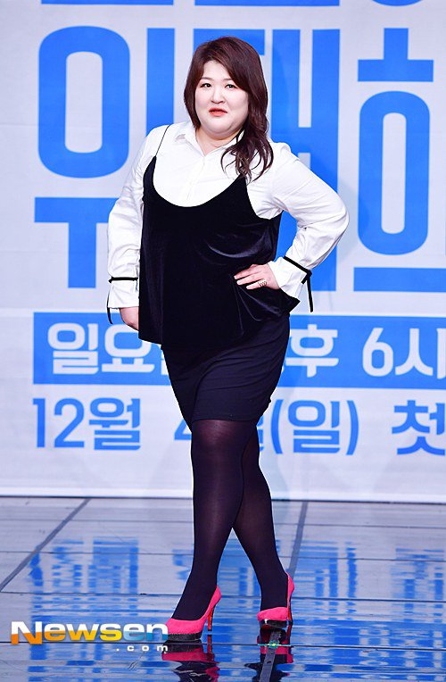 Lee Guk Joo Pulls Off A Sexy Pose For New Mbc Variety Show