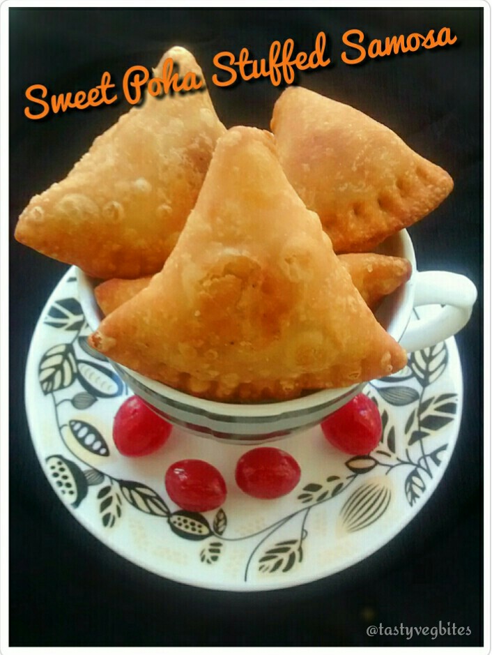 VeggieFoodiesDelight: Dry Fruits 'N' Poha Samosa