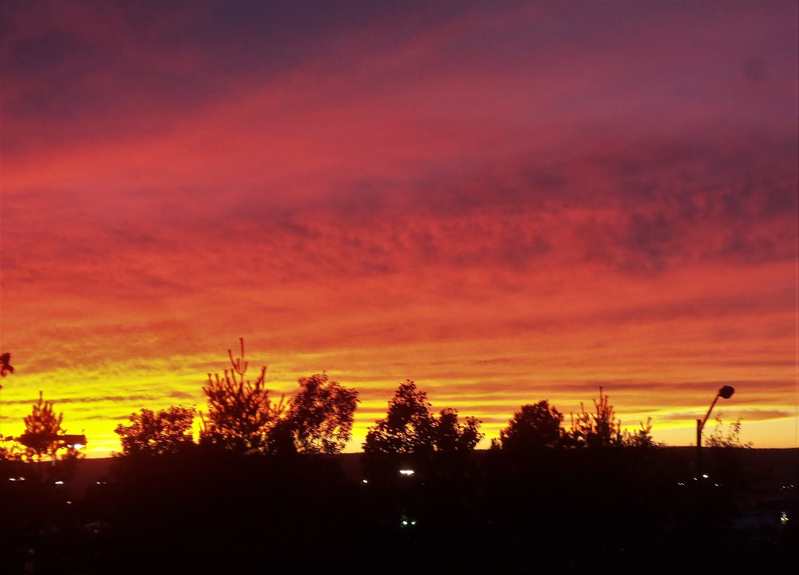 DEBBIE-DABBLE BLOG: Fall Front Yard and an Amazing Sunset, 2018