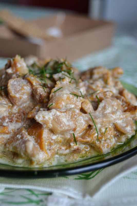 Kokkamine: Seened hapukoorega