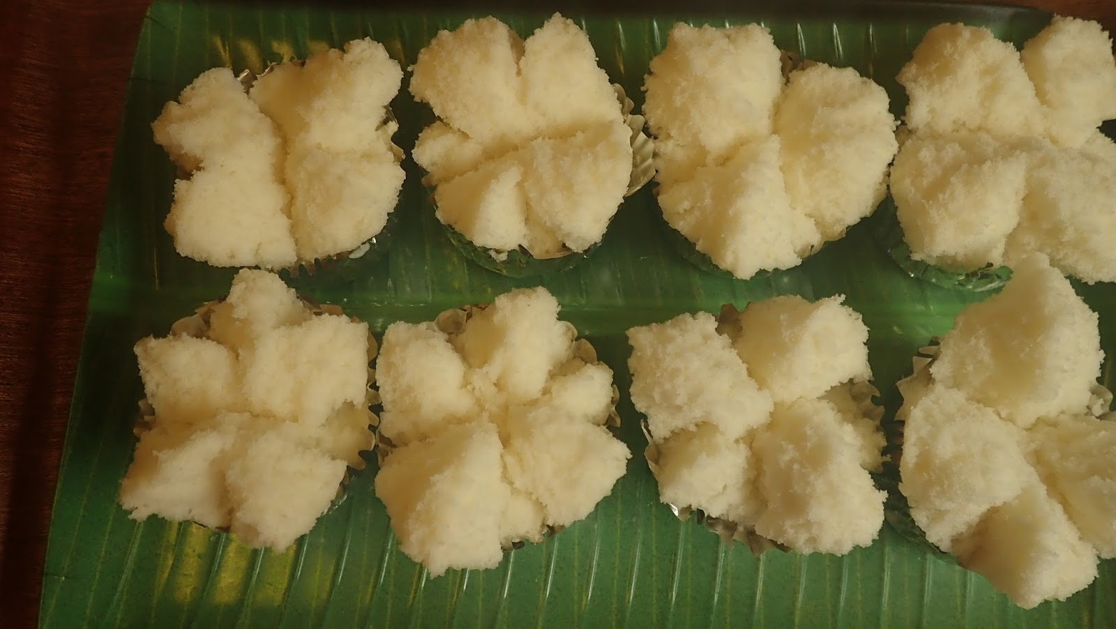 LUWEEH KITCHEN : Rice Puto ( Flower version)