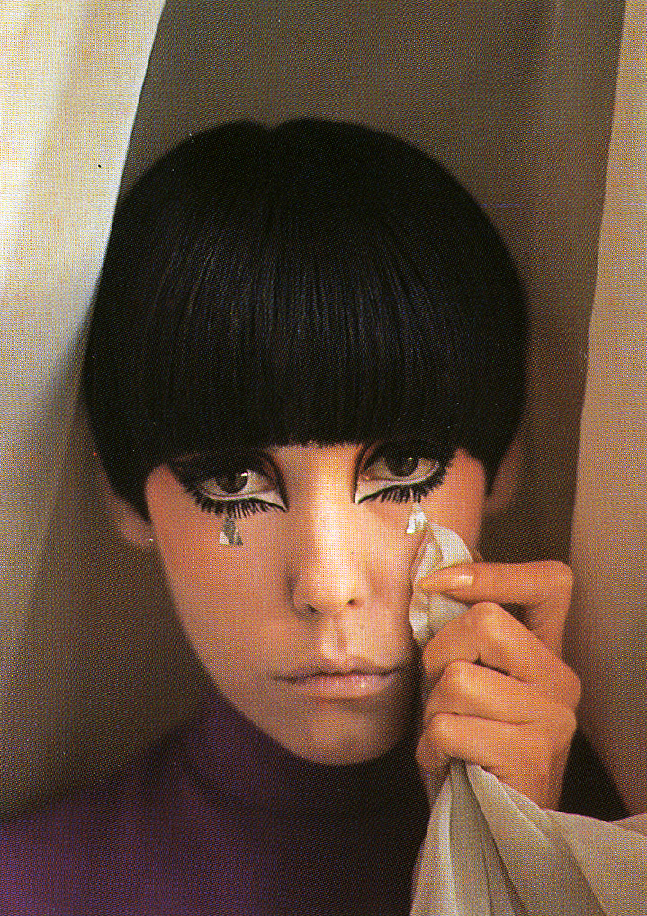 30 Stunning Color Photographs of the "Queen of Mod" Peggy Moffitt in ...