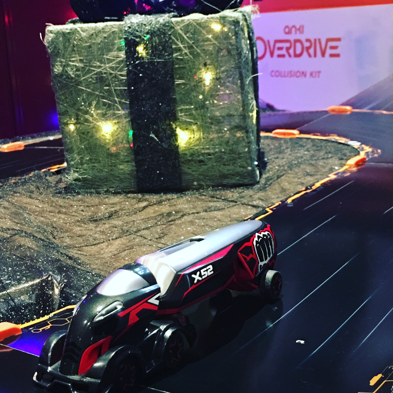Anki OVERDRIVE. A thrilling battle racing game with Artificial ...