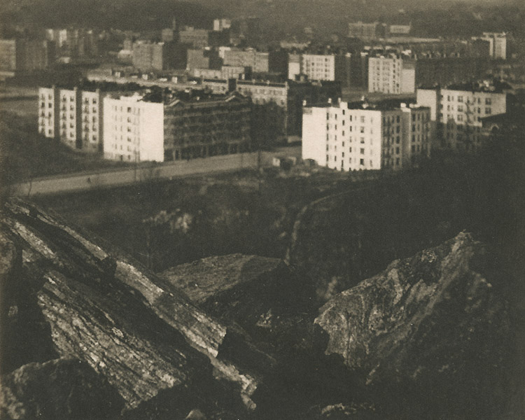 Tocho T8: PAUL STRAND (1890-1976): CIUDADES Y SOMBRAS