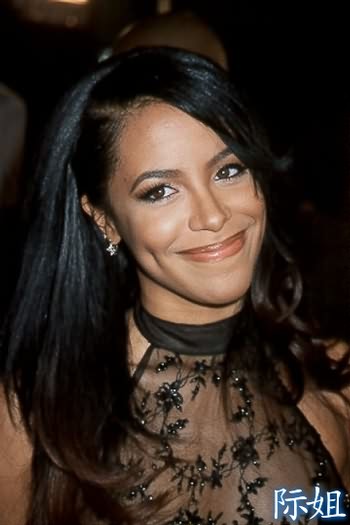 NOTICIAS Y EFEMERIDES MUSICALES Y DEL CINE: AALIYAH, UN 25 DE AGOSTO ...